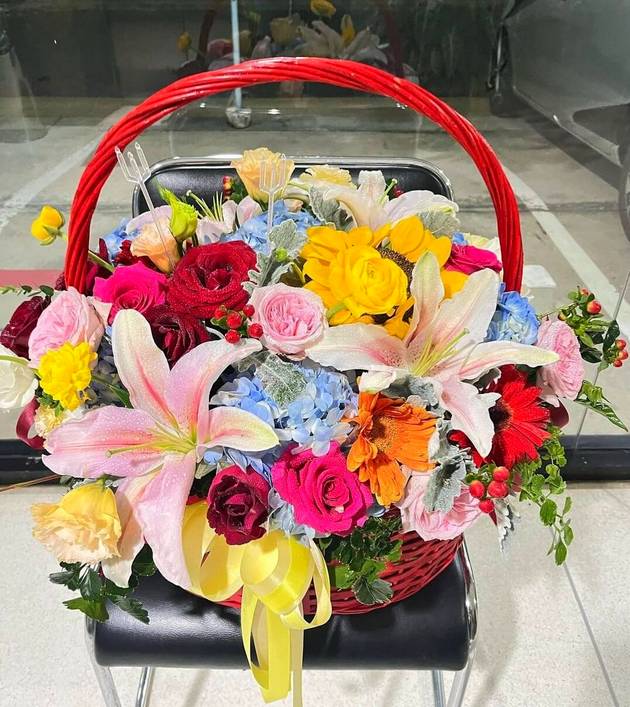 Beautiful Day basket (Mixed Flowers) ⋆ Flower Delivery in Bangkok